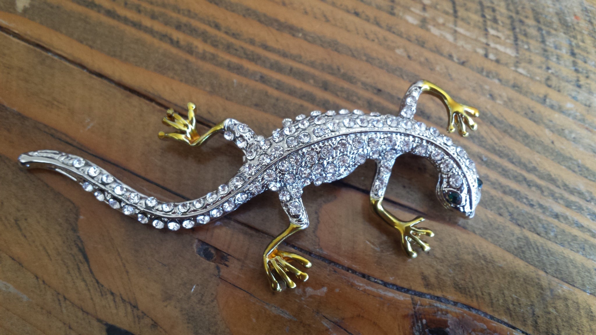Gecko Lizard Crystal Lapel Pin – GentlemanJoe