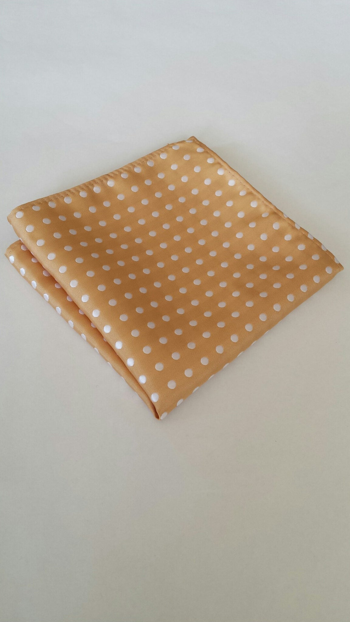 Light Gold Pocket Square with White Polka Dots – GentlemanJoe