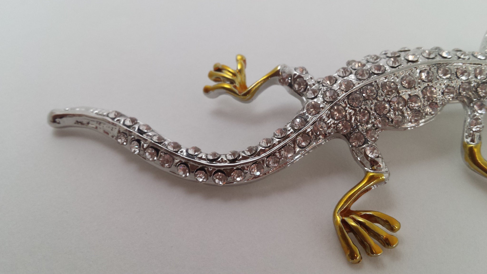 Gecko Lizard Crystal Lapel Pin – GentlemanJoe