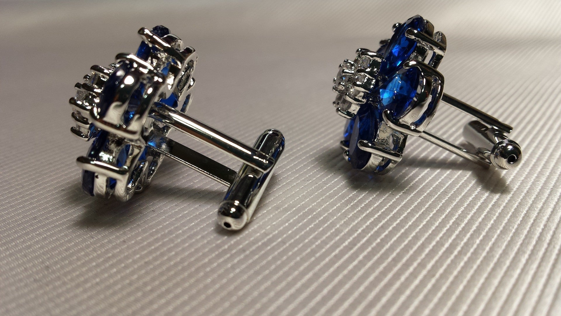 Royal Blue Crystal Flower Cuff Links – GentlemanJoe
