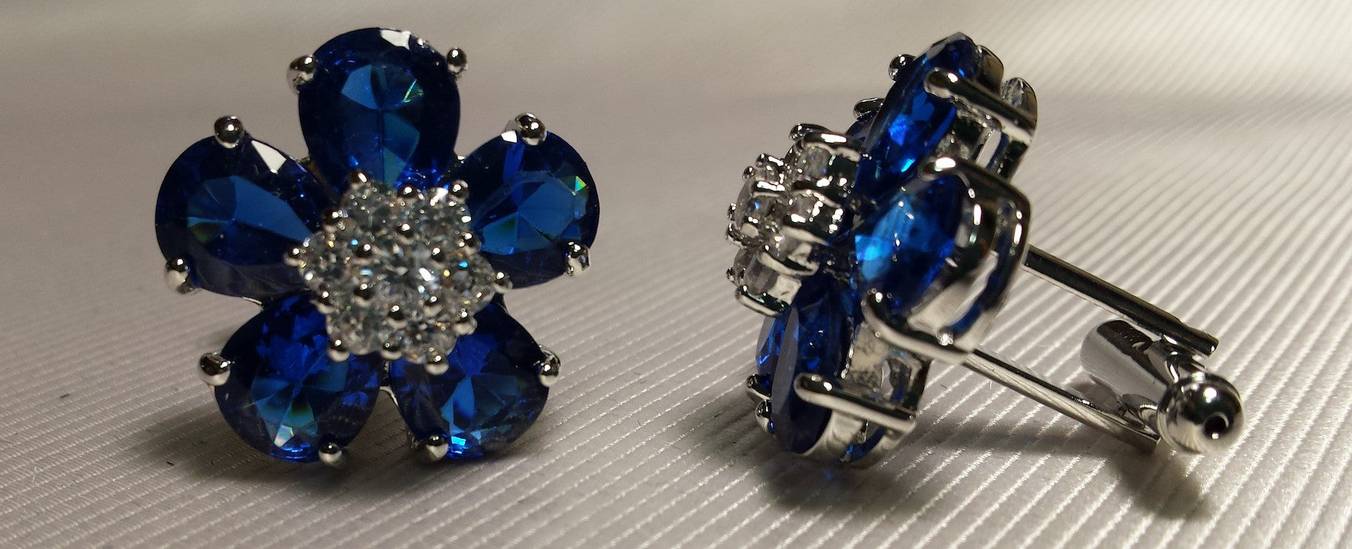 Royal Blue Crystal Flower Cuff Links – GentlemanJoe